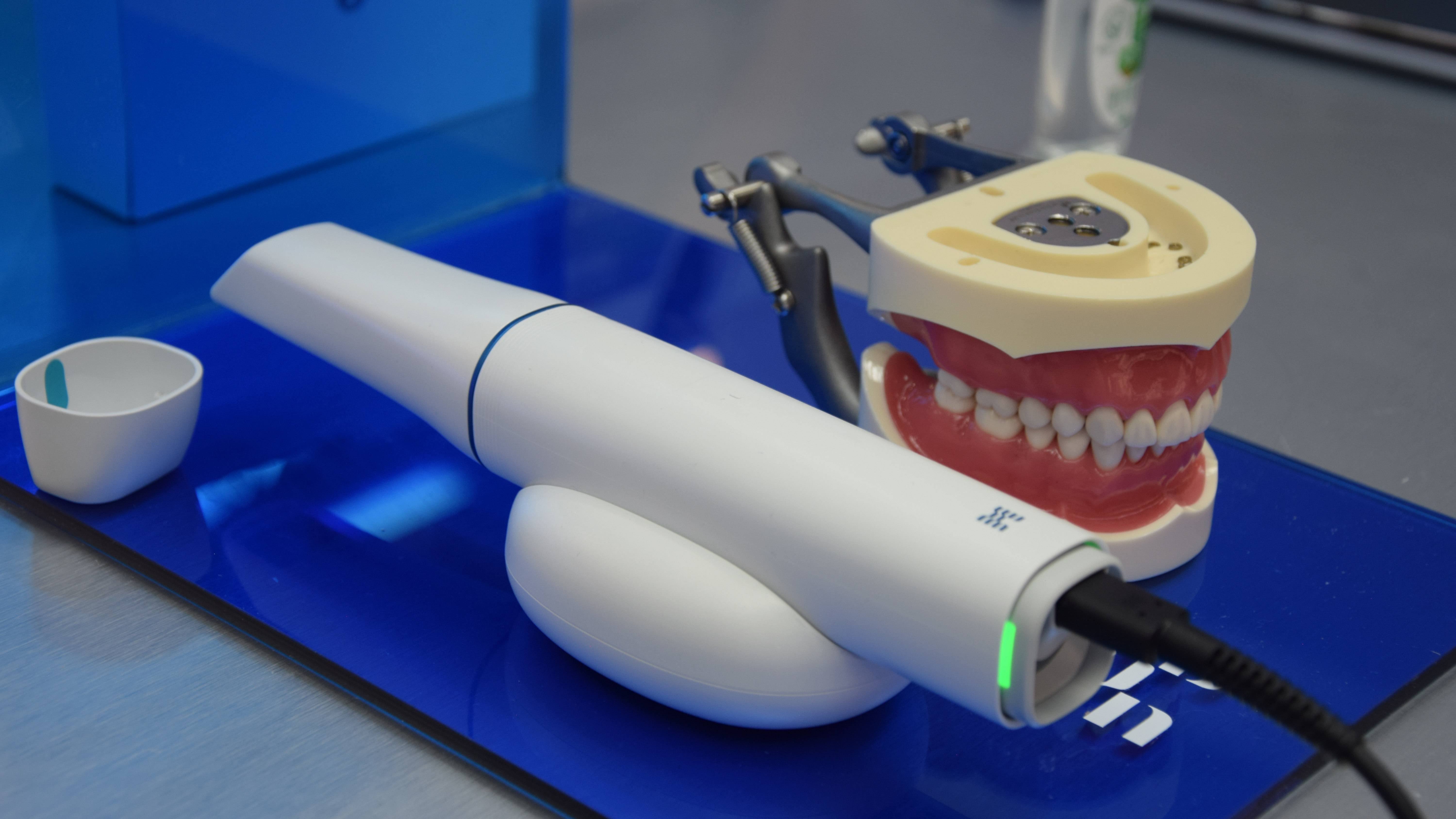 Introducing Medit’s new product, the Medit i900